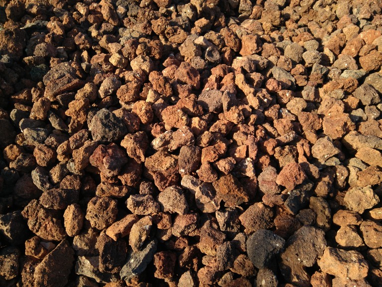 Piedra Volcánica Roja | Curient S.A,